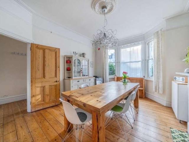 5 bed house for sale