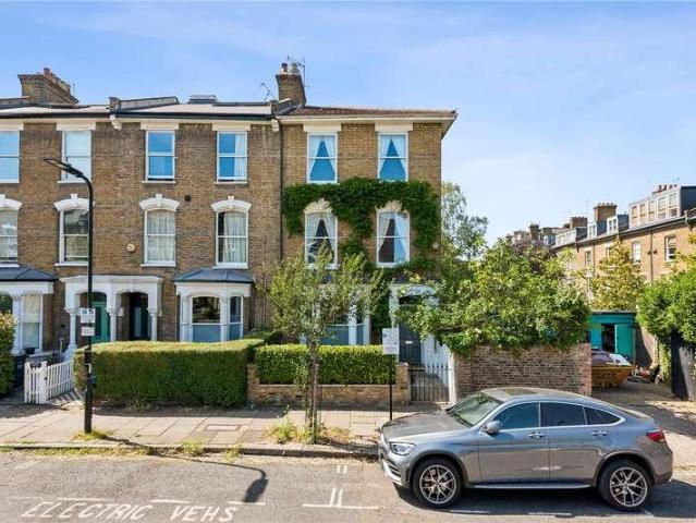 5 bed house for sale