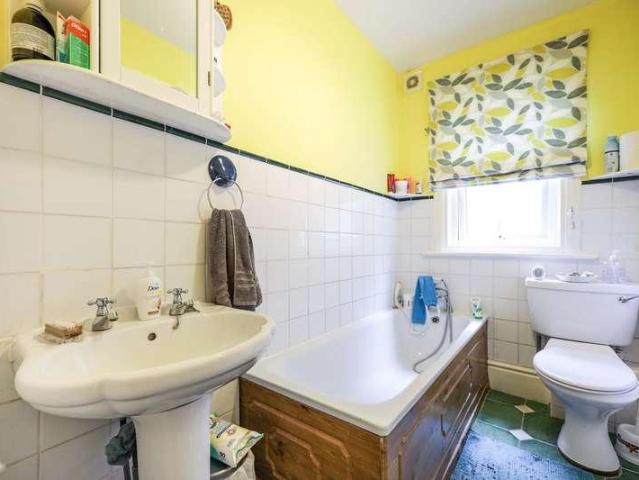 5 bed house for sale