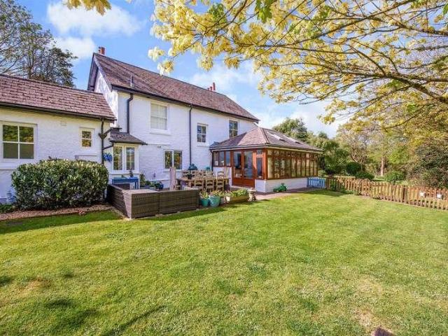 5 bed house for sale
