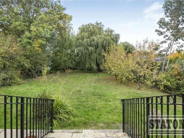 5 bed house for sale