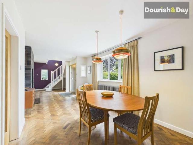 5 bed house for sale