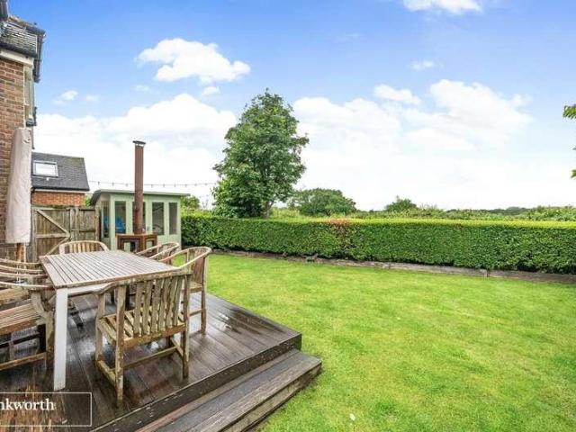 5 bed house for sale