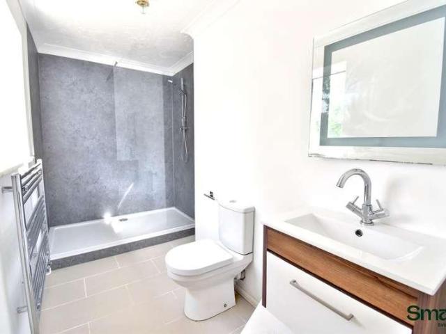 5 bed house for sale