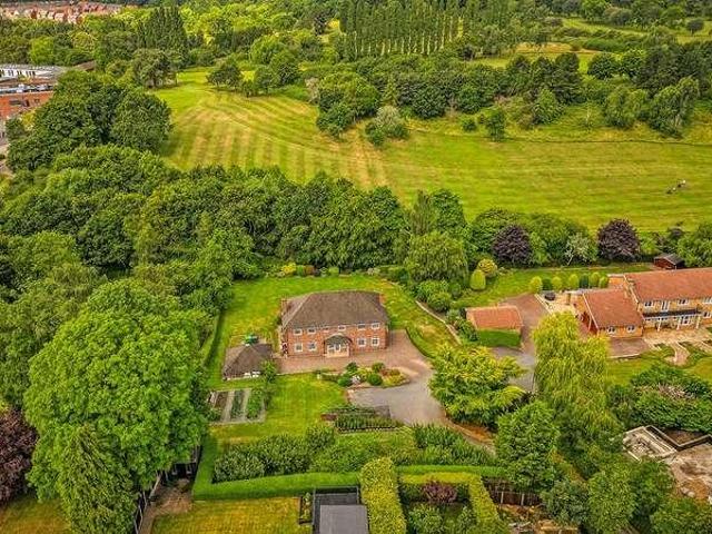 5 bed house for sale