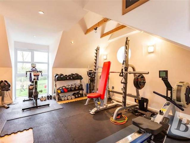 5 bed house for sale