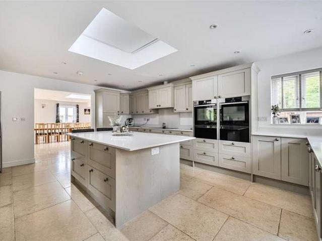 5 bed house for sale
