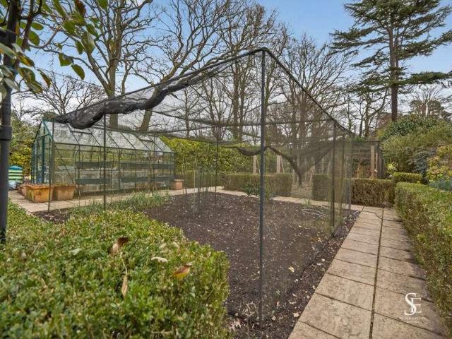 5 bed house for sale