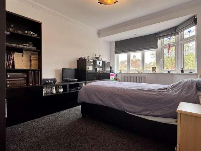 5 bed house for sale