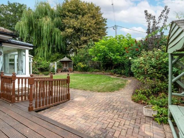 5 bed house for sale