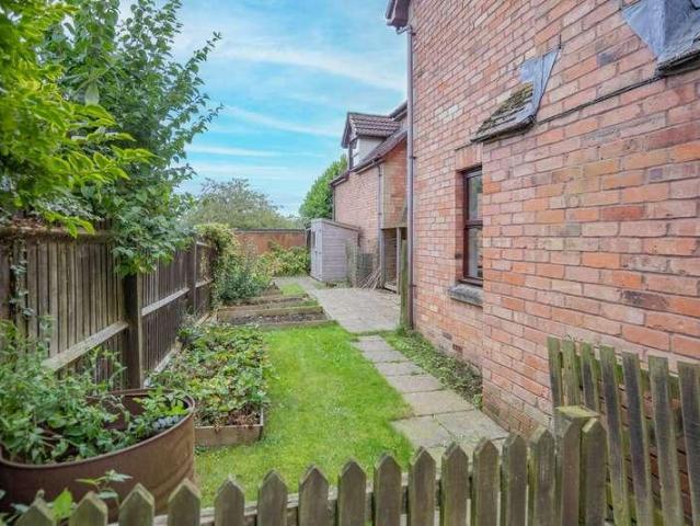 5 bed house for sale