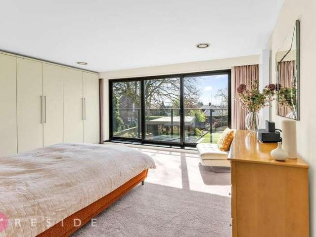 5 bed house for sale