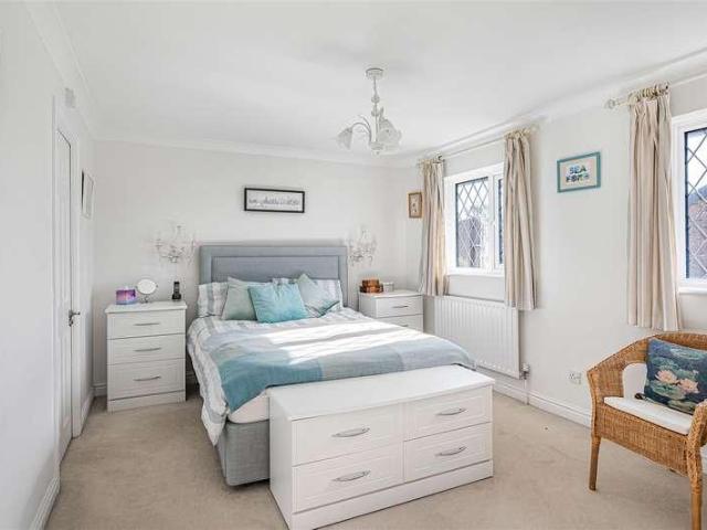 5 bed house for sale