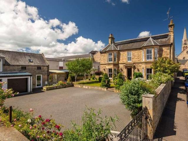 5 bed house for sale