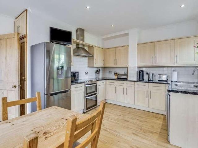 5 bed house for sale