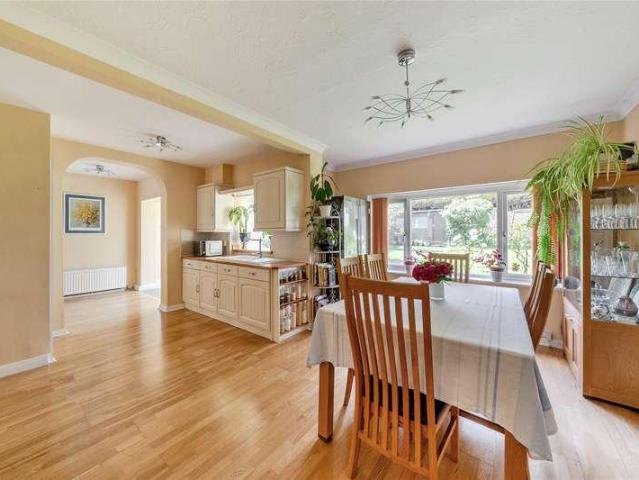 5 bed house for sale