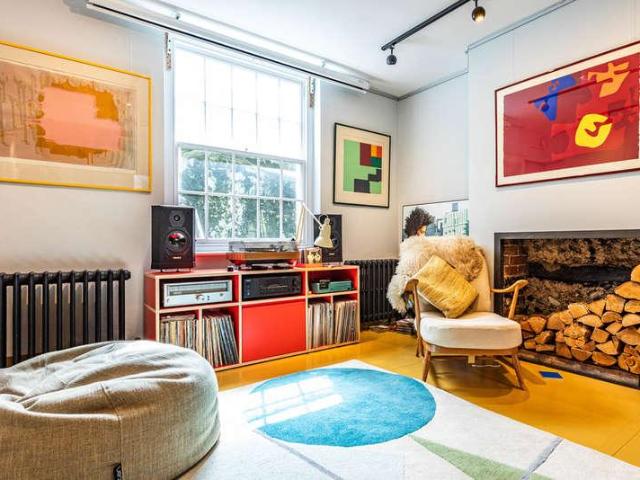 5 bed house for sale