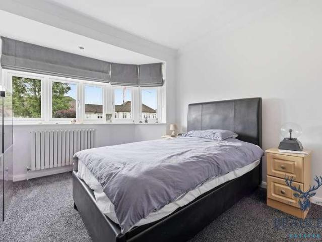 5 bed house for sale