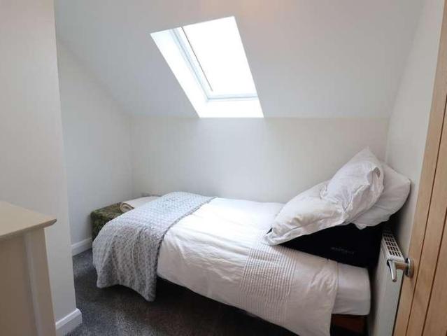5 bed house for sale