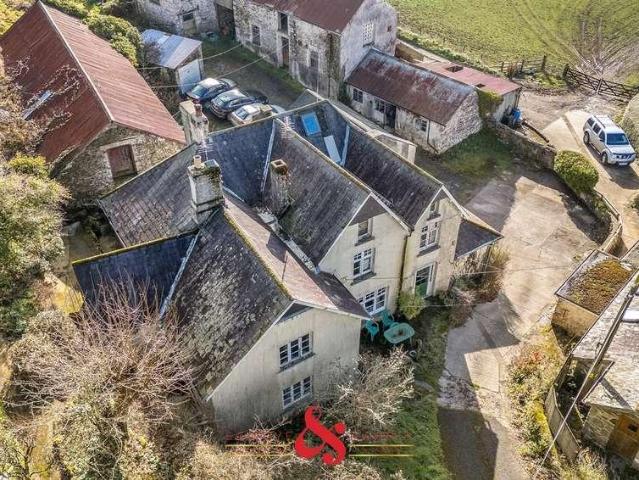 5 bed house for sale