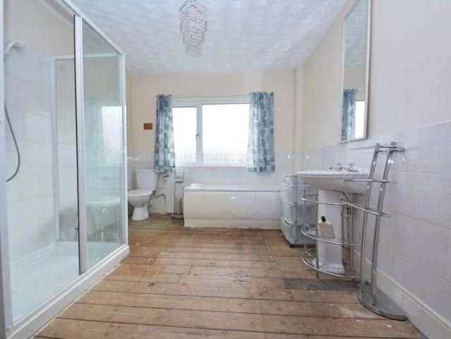 5 bed house for sale