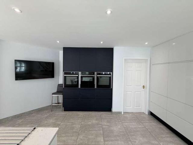 5 bed house for sale