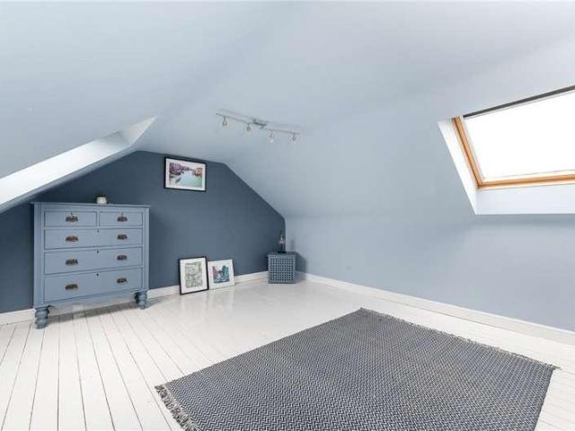 5 bed house for sale