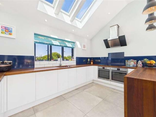 5 bed house for sale