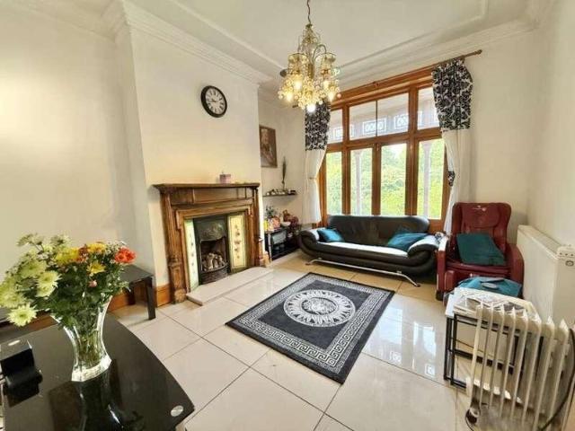 5 bed house for sale