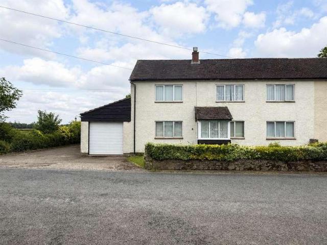 5 bed house for sale
