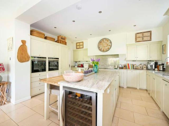 5 bed house for sale