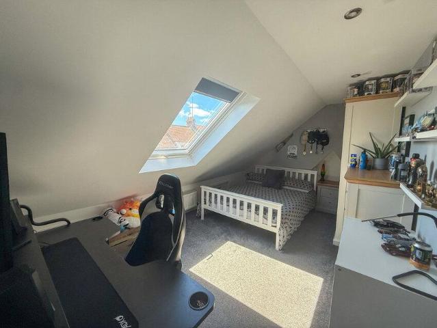 5 bed house for sale