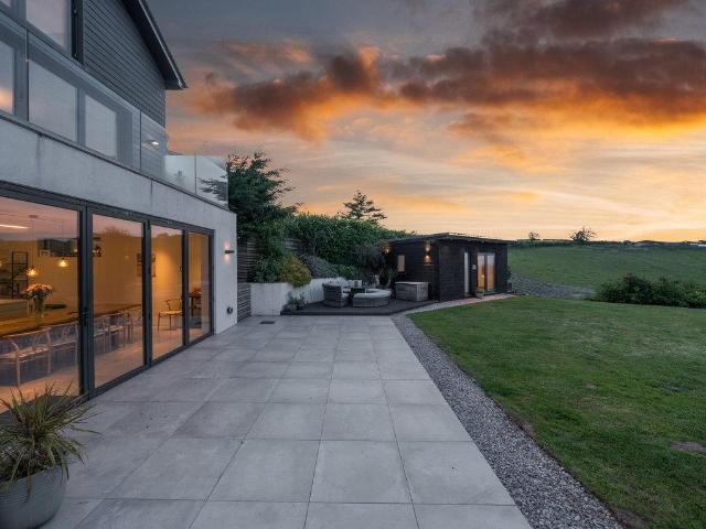 5 bed house for sale