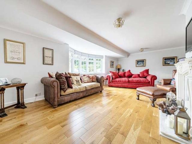 5 bed house for sale