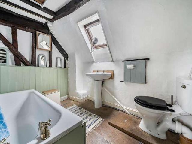 5 bed house for sale
