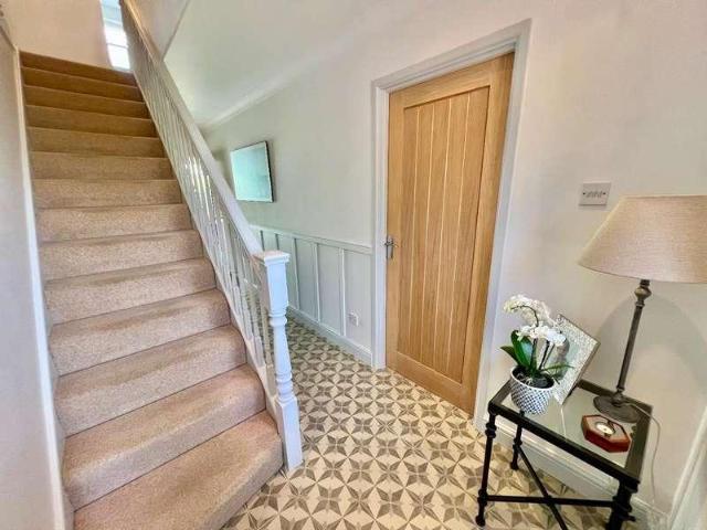 5 bed house for sale