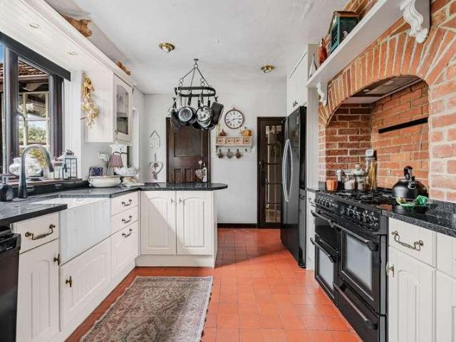 5 bed house for sale