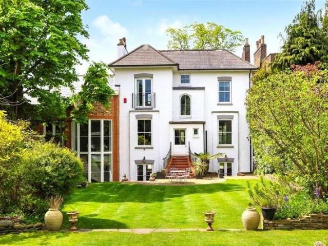 5 bed house for sale