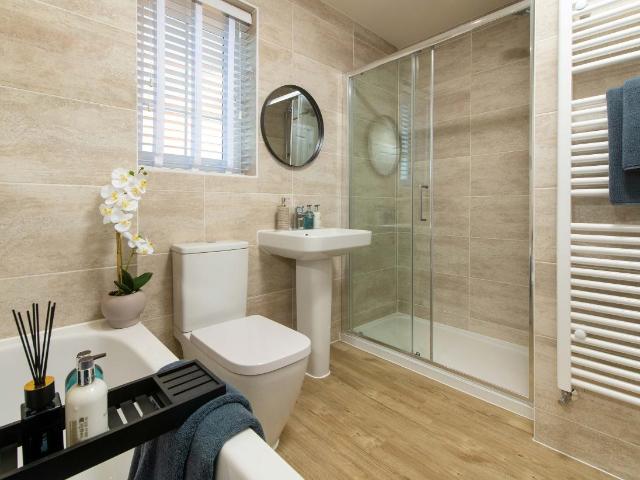 5 bed house for sale