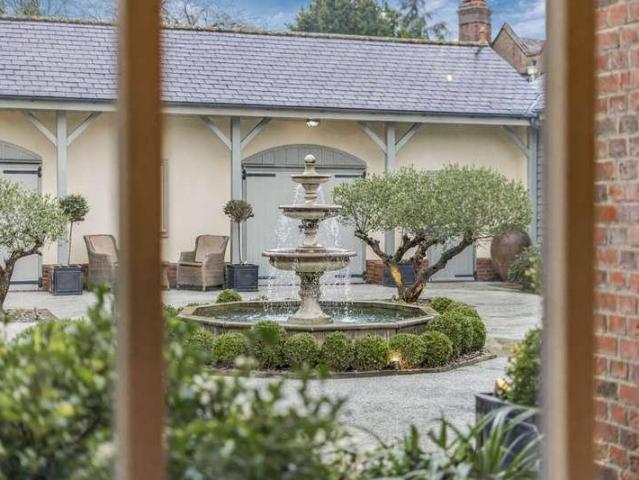 5 bed house for sale
