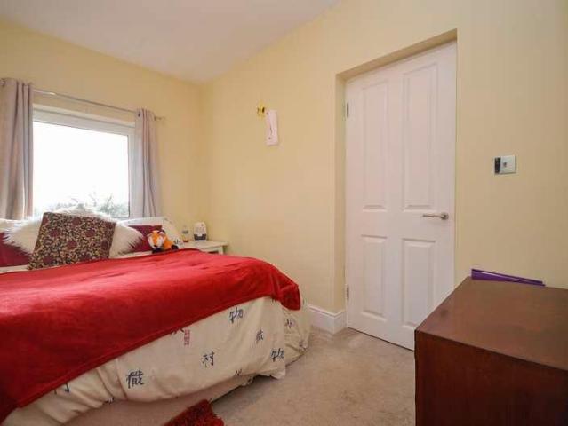 5 bed house for sale