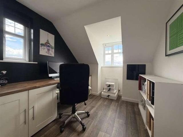 5 bed house for sale