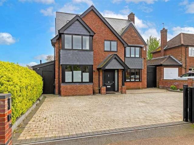5 bed house for sale