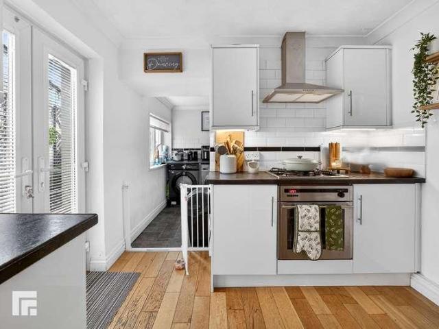 5 bed house for sale
