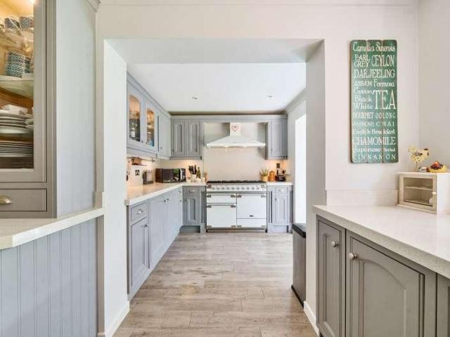 5 bed house for sale