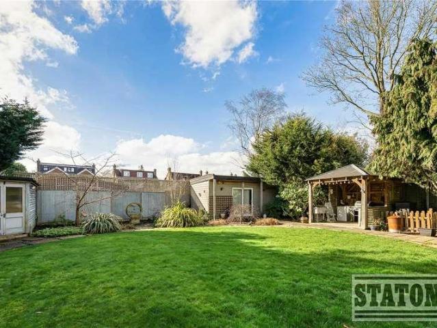 5 bed house for sale