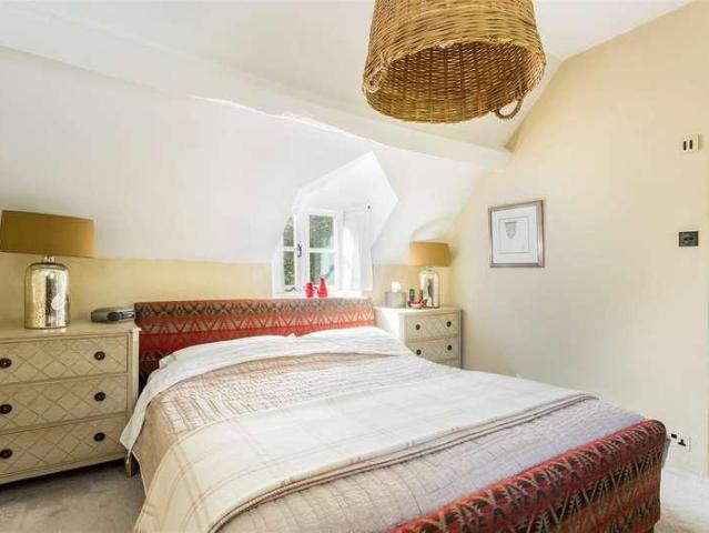 5 bed house for sale