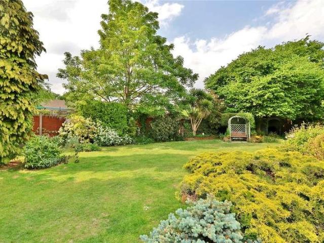 5 bed house for sale