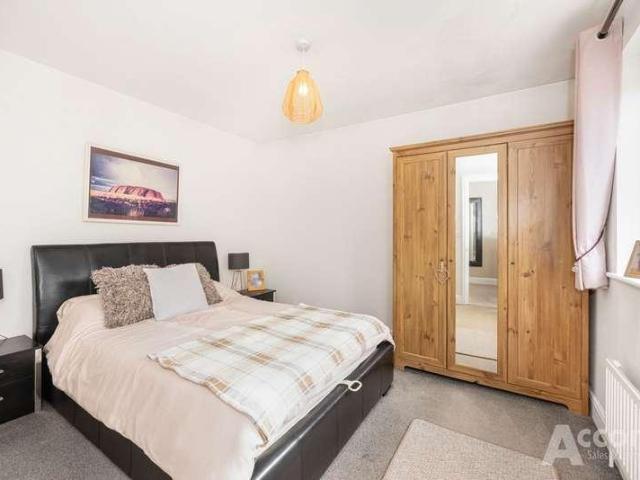 5 bed house for sale