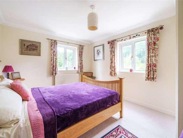 5 bed house for sale